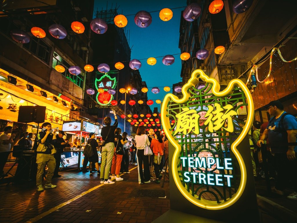 HK’s Temple Street night market is getting its buzz back – Fridayeveryday